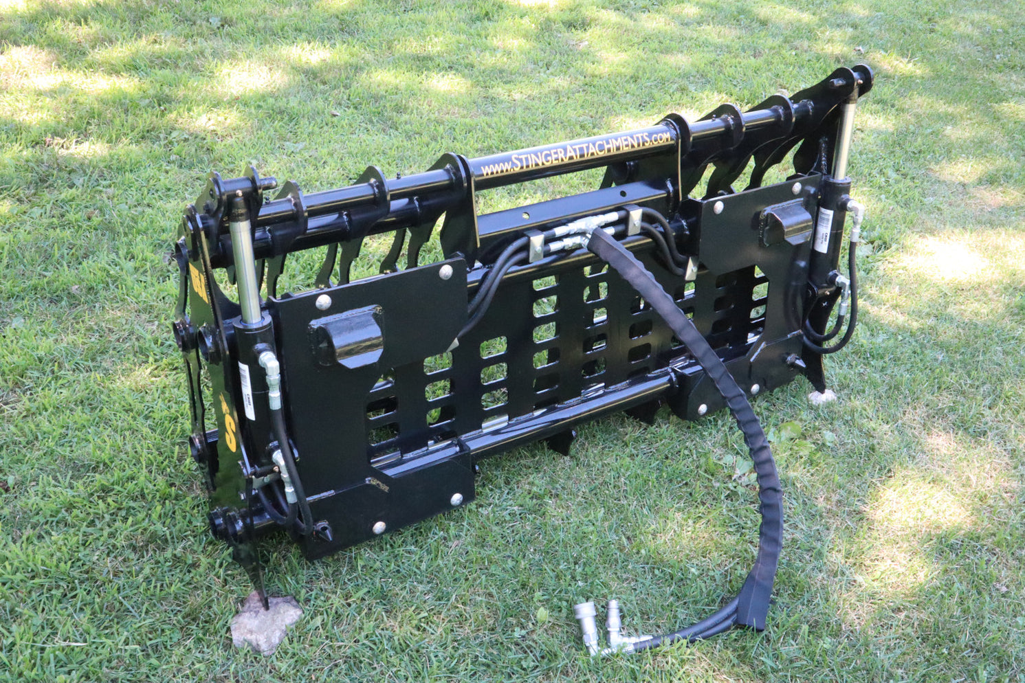 Stinger attachments Compact Clam Grapple (CCG) — Forestry Pro Supply