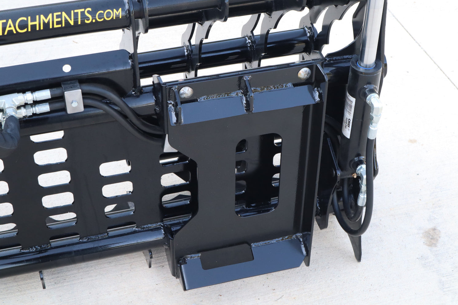 Stinger attachments Compact Clam Grapple (CCG) — Forestry Pro Supply